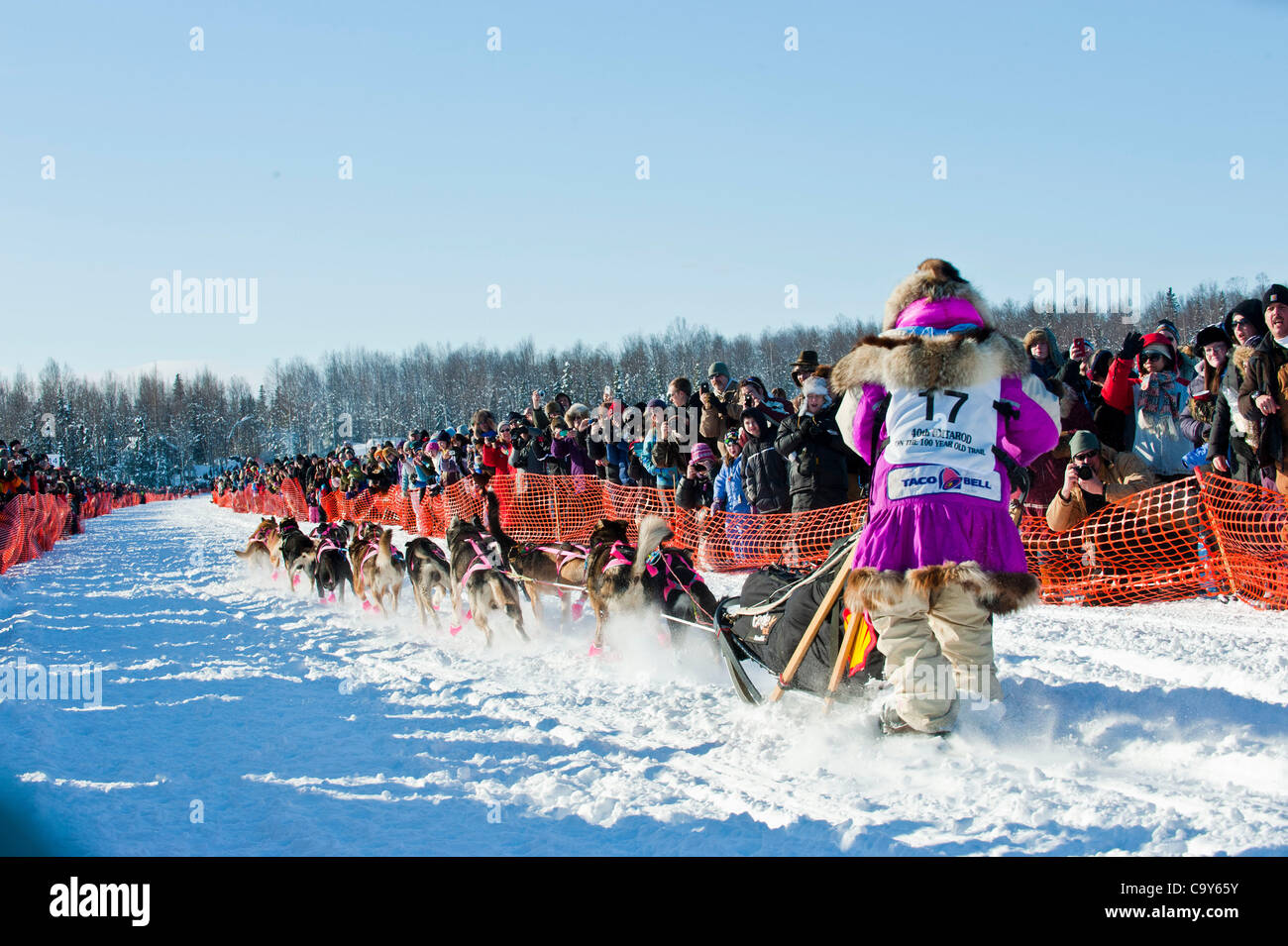 Iditarod veteran musher Dee Dee Jonrowe and dogsled team leaves the ...