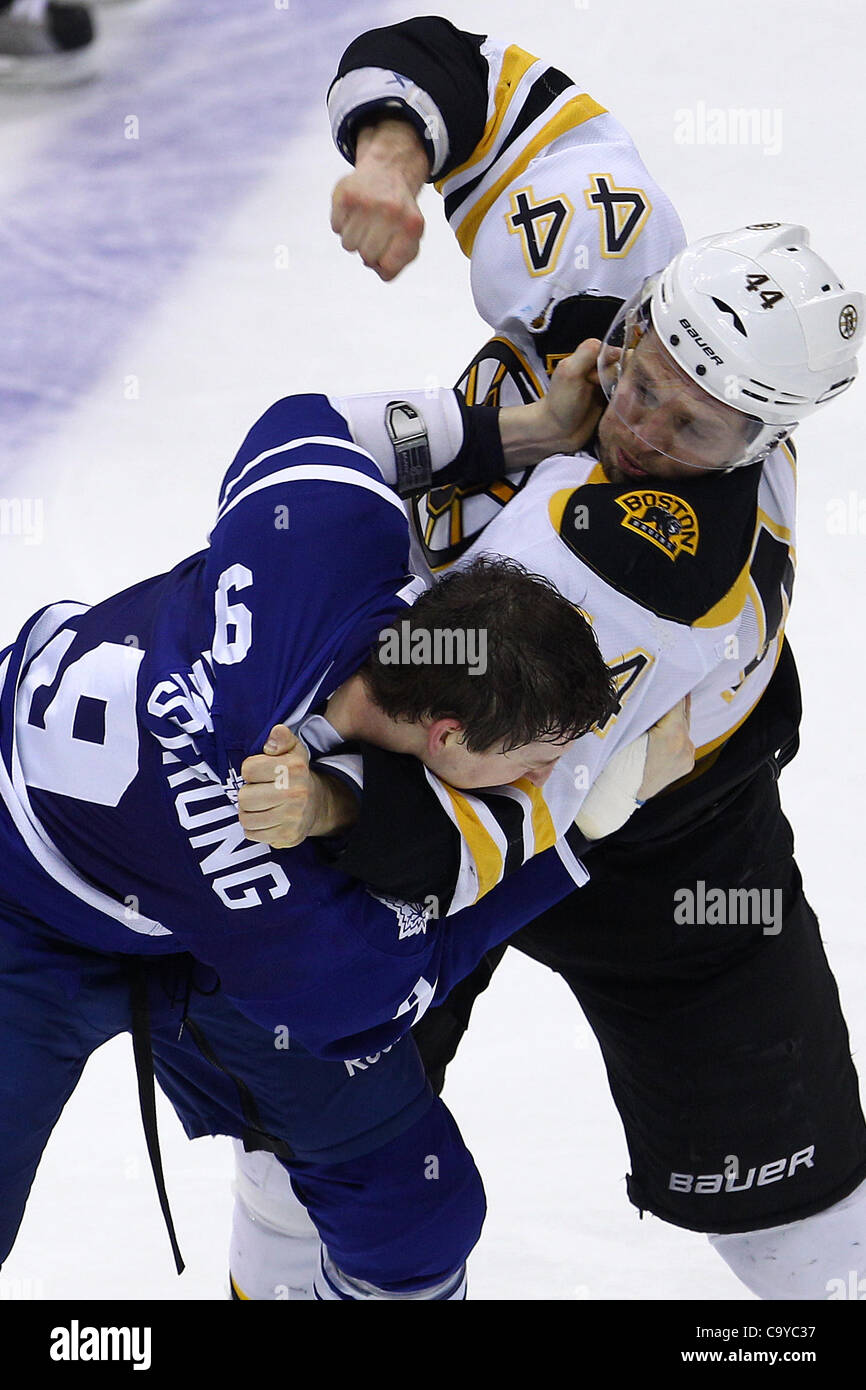Toronto maple leafs colby armstrong hi-res stock photography and images ...