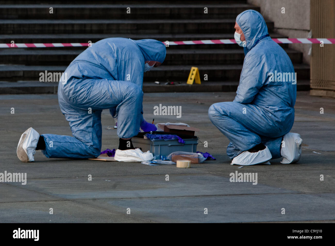 Crime scene forensic scientists hi-res stock photography and images - Alamy
