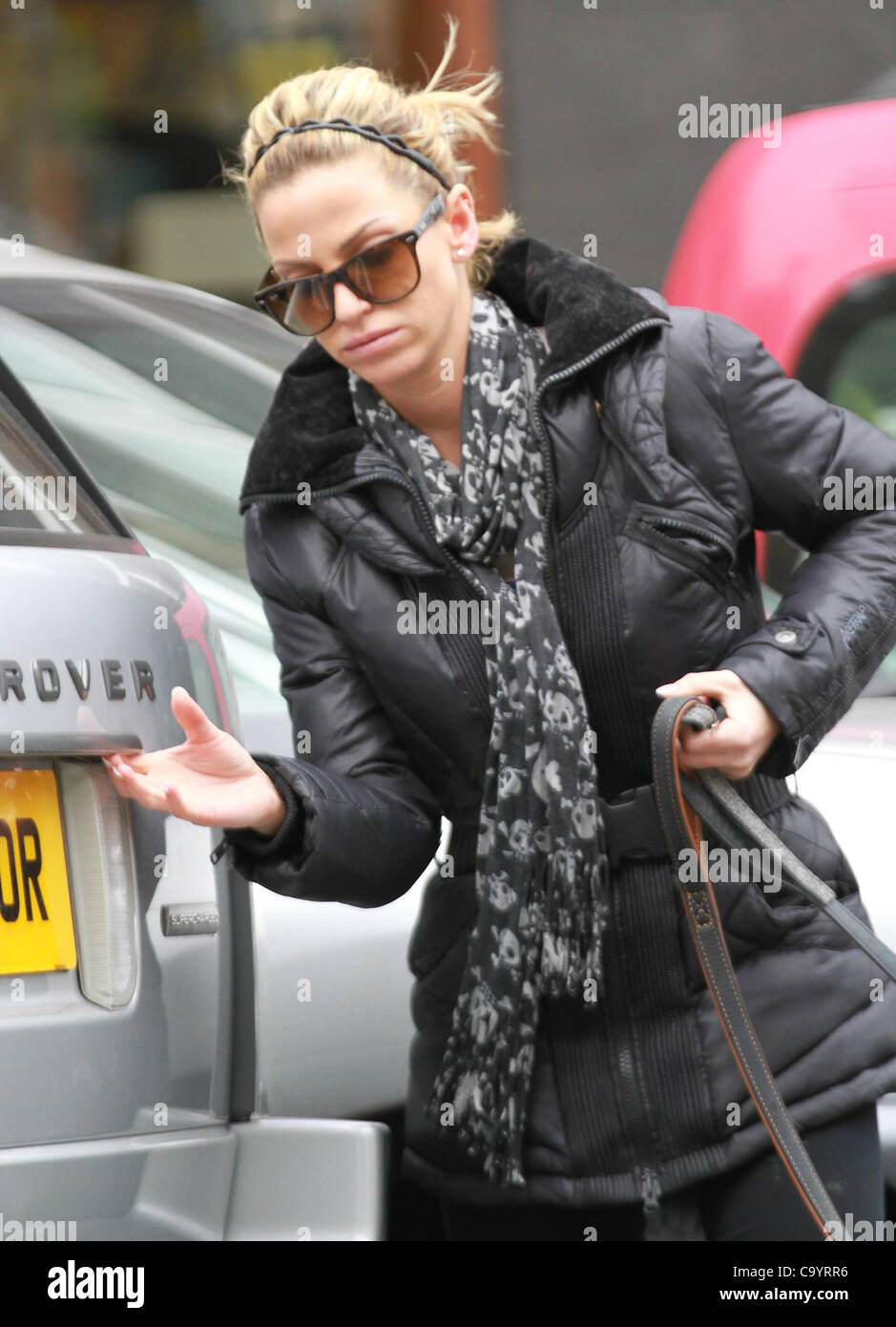 Sarah harding seen out and about in primrose hill hi-res stock ...