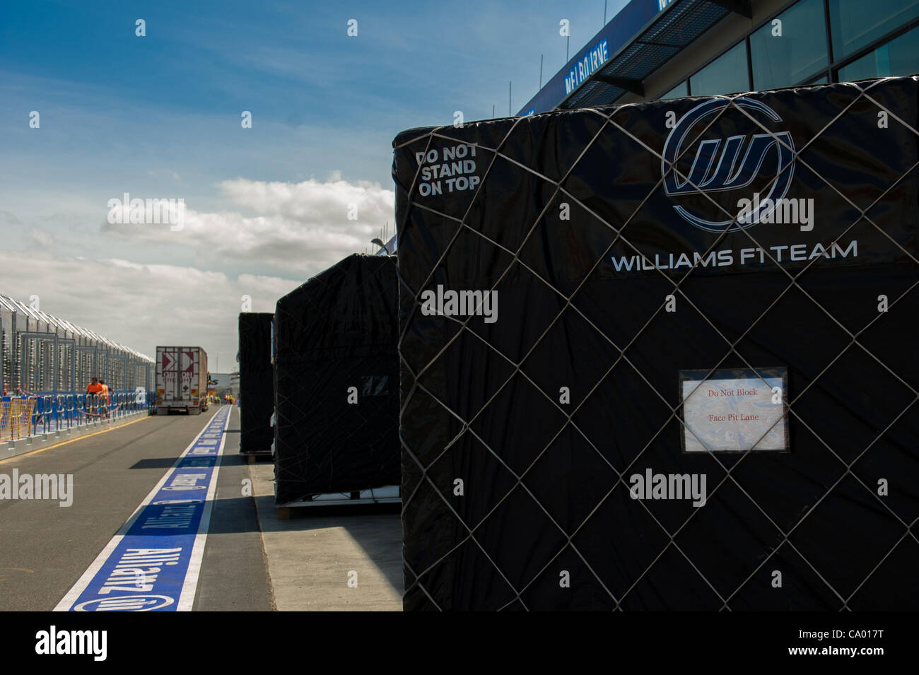Williams f1 pit team hi-res stock photography and images - Alamy