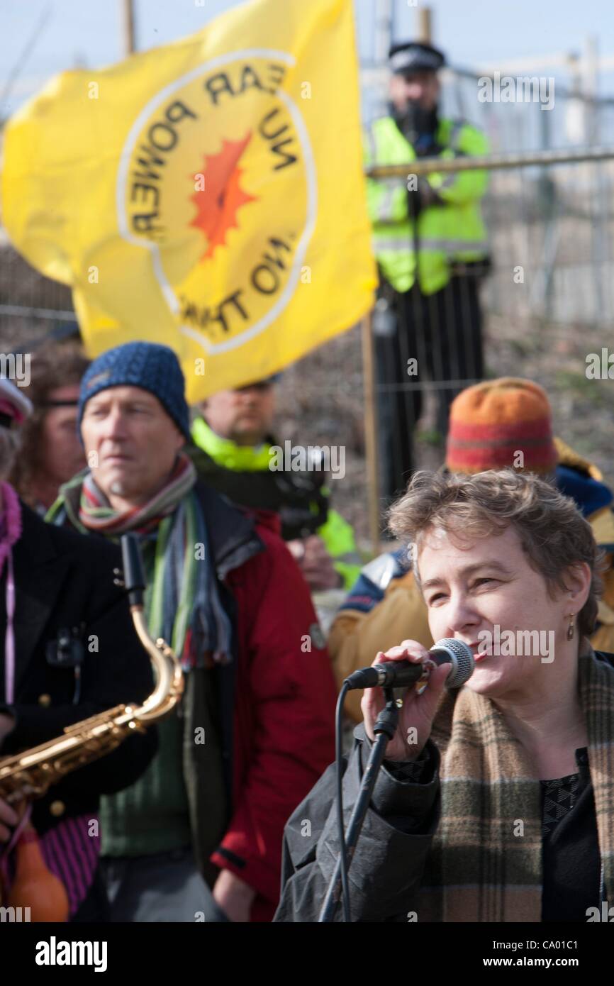 Kate Hudson of CND talks to Protesters at a march against the building ...