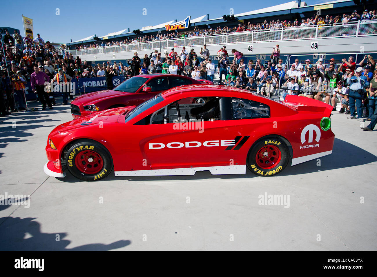 Neon garage nascar hi-res stock photography and images - Alamy