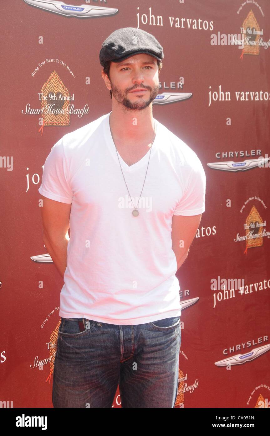 Jason Behr at arrivals for The John Varvatos 9th Annual Stuart House ...