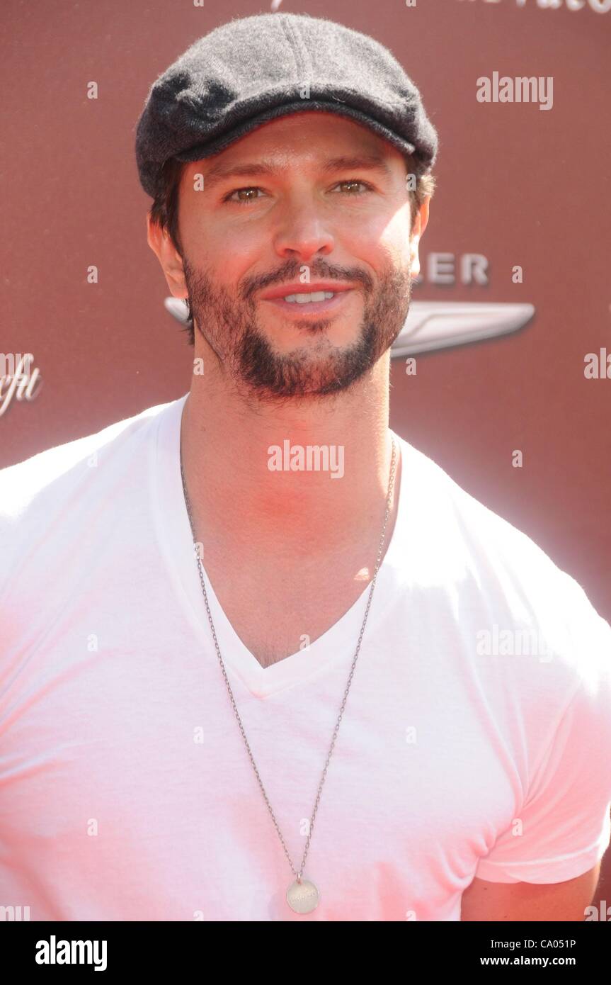 Jason Behr at arrivals for The John Varvatos 9th Annual Stuart House ...