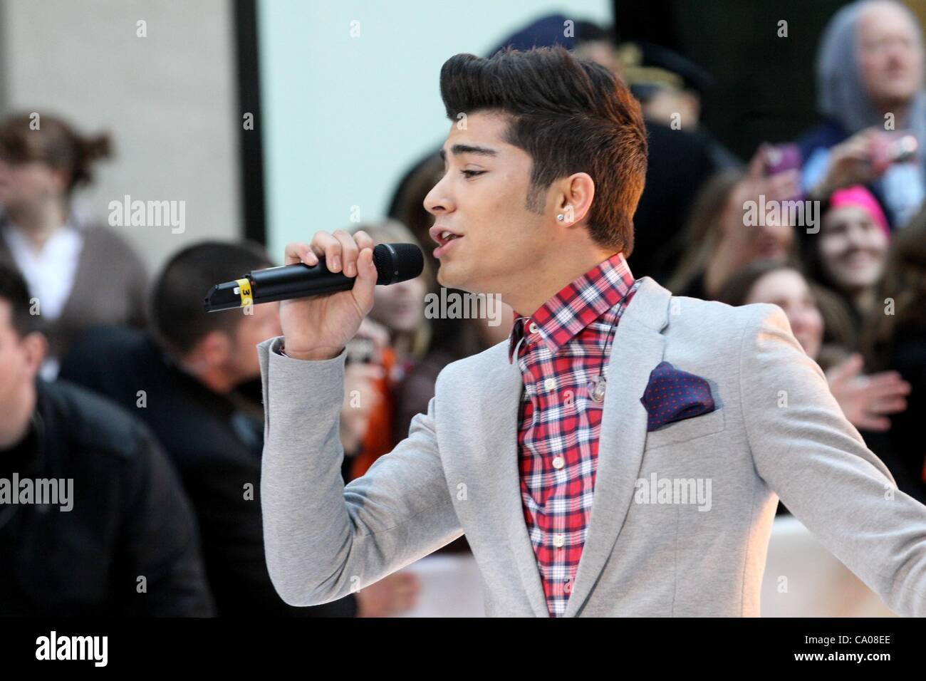 Zayn Malik on stage for NBC Today Show Concert with One Direction ...