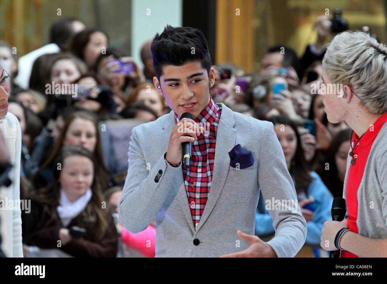 Zayn Malik, Niall Horan on stage for NBC Today Show Concert with One ...