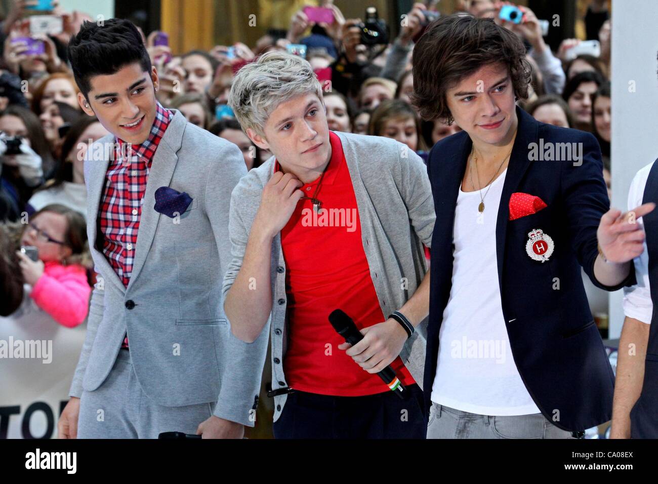 Zayn Malik, Niall Horan, Harry Styles on stage for NBC Today Show ...