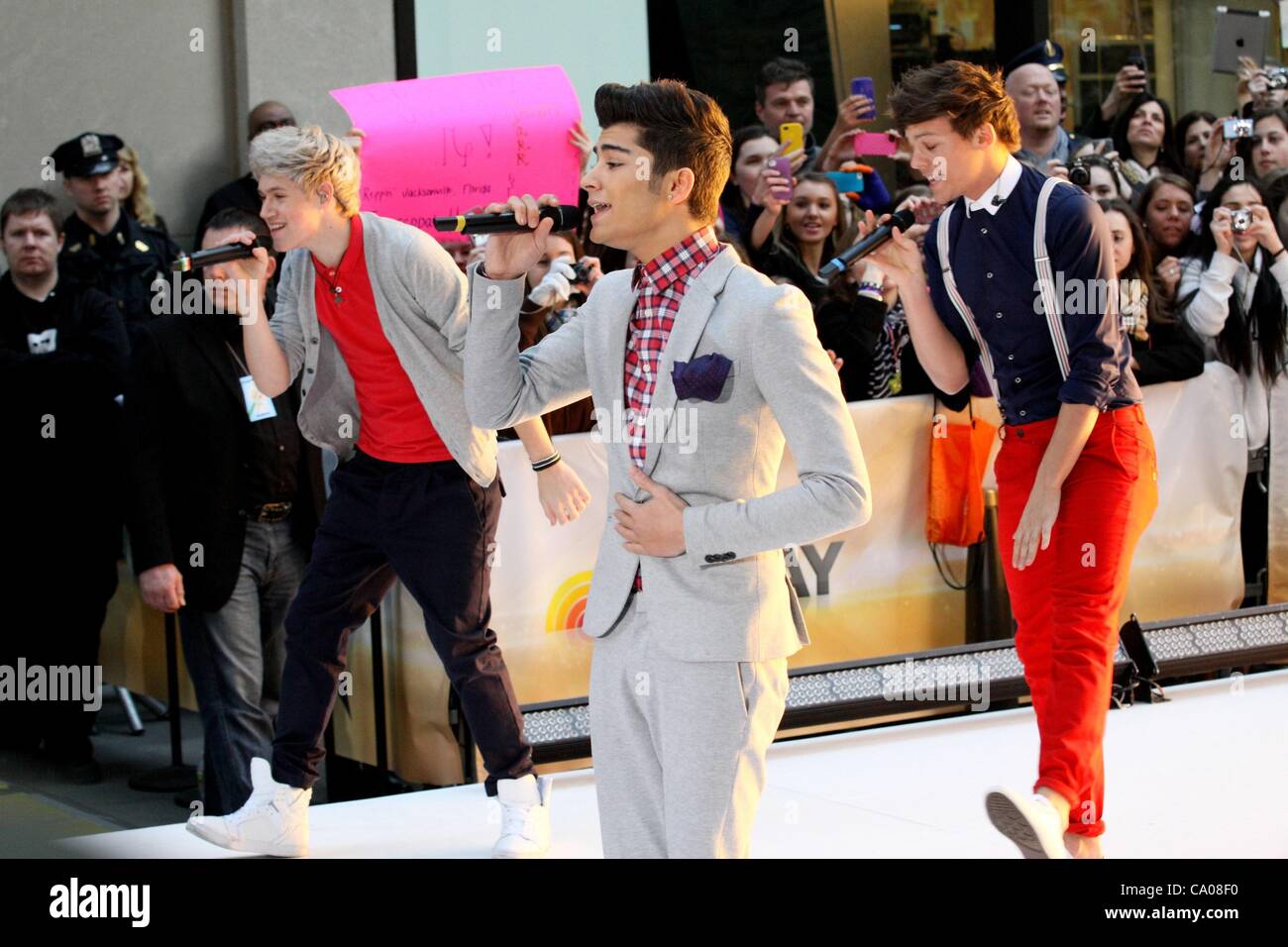Niall Horan, Zayn Malik, Louis Tomlinson on stage for NBC Today Show ...