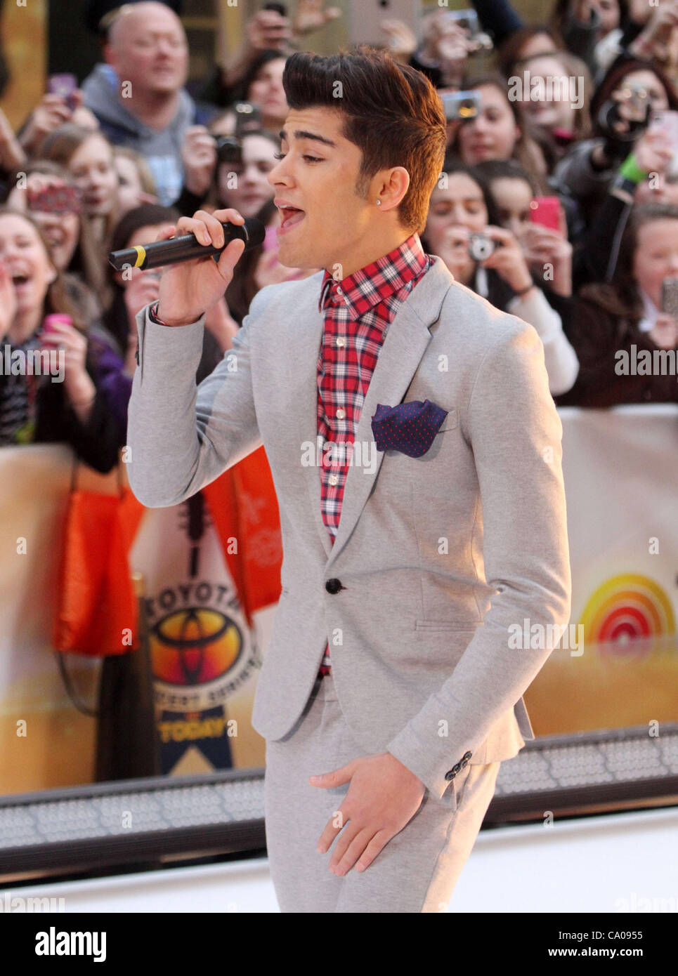 Zayn malik from one direction hi-res stock photography and images - Alamy