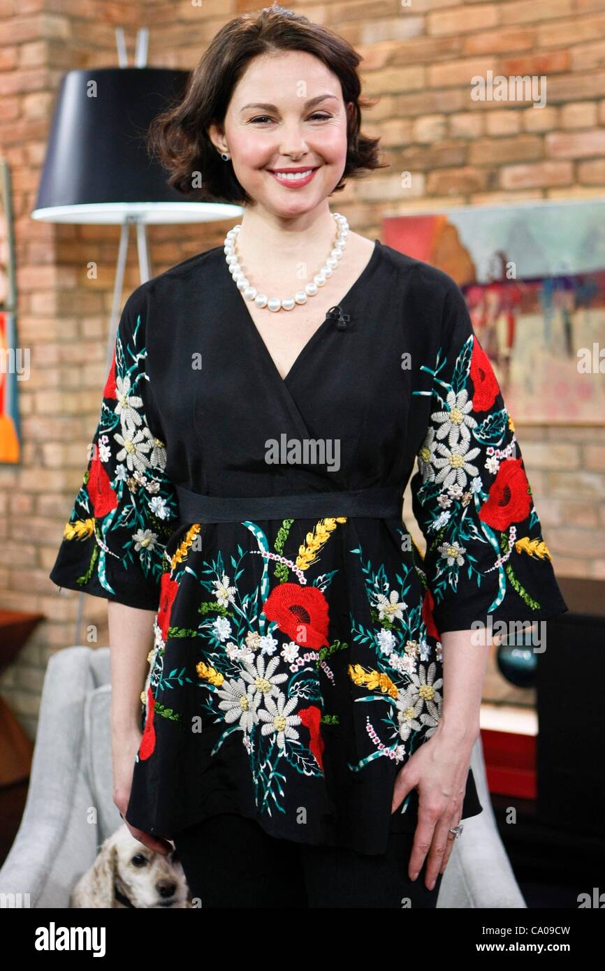 Ashley Judd at talk show appearance for Ashley Judd Promotes TV Series ...