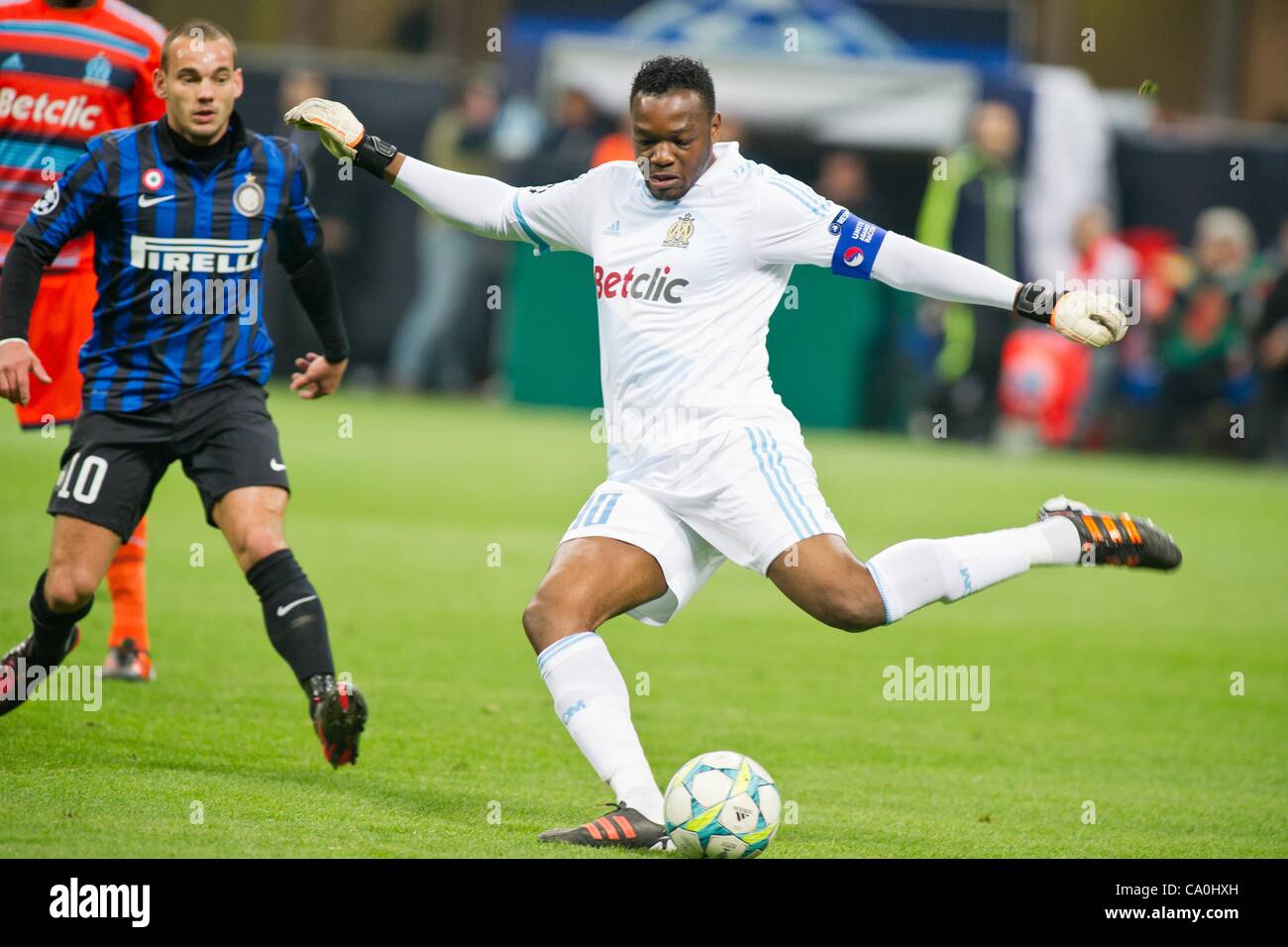 Steve mandanda marseille march 13 2011 hi-res stock photography and ...