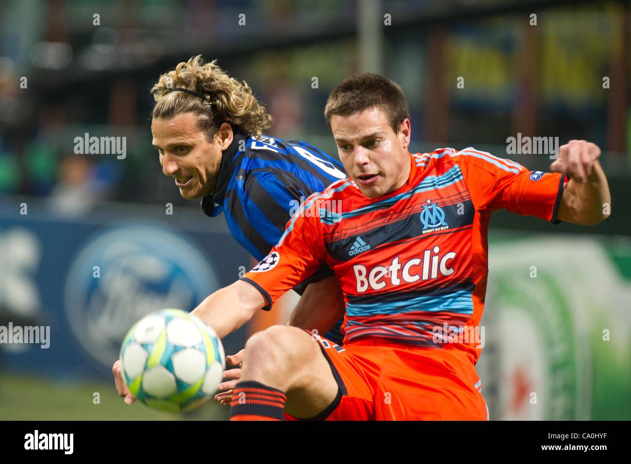 L r diego forlan inter cesar azpilicueta marseille march 13 2011 hi-res ...