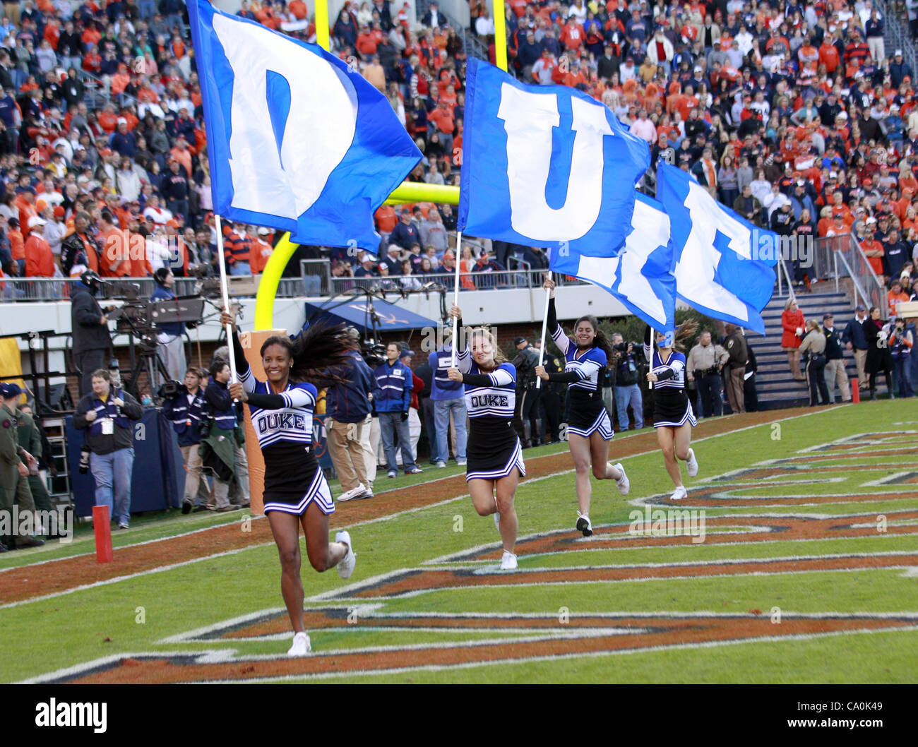 Duke blue devil cheerleaders hi-res stock photography and images - Alamy