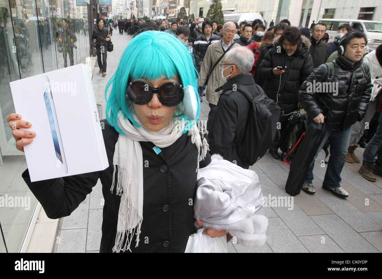March 16, 2012 - Tokyo, Japan - Customer displays Apple Inc.'s new iPad ...