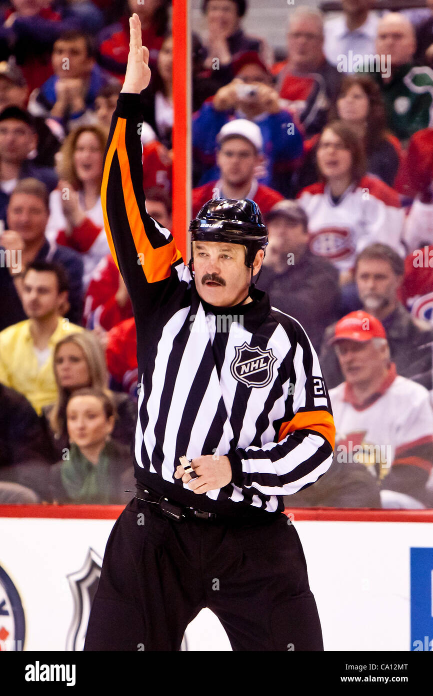 Nhl referee hi-res stock photography and images - Alamy