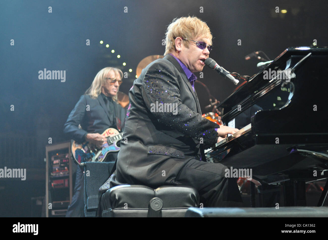 Tina arena singer hi-res stock photography and images - Alamy