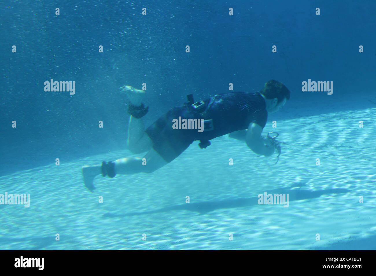 Escape artist water tank hi-res stock photography and images - Alamy