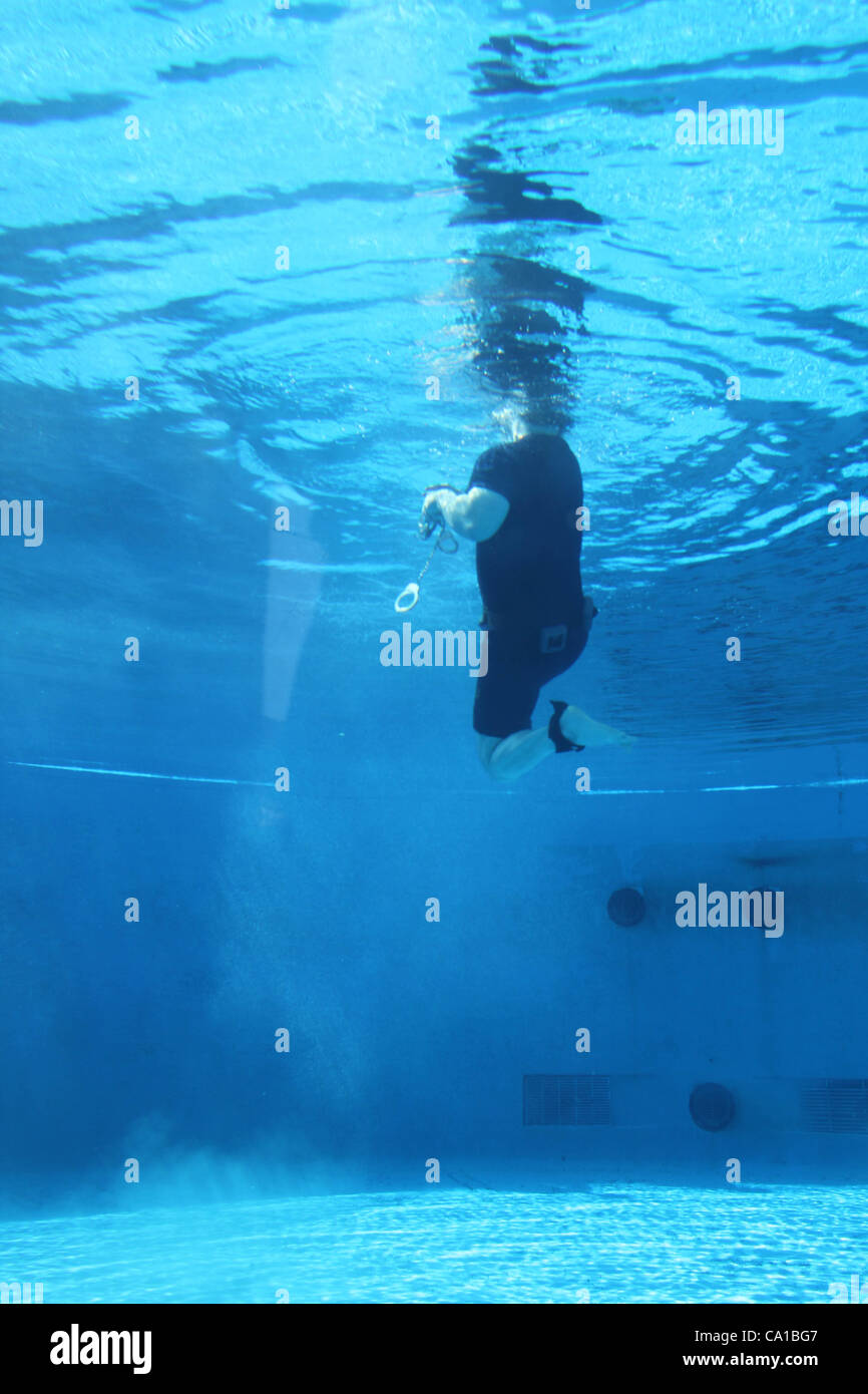 Escape artist water tank hi-res stock photography and images - Alamy