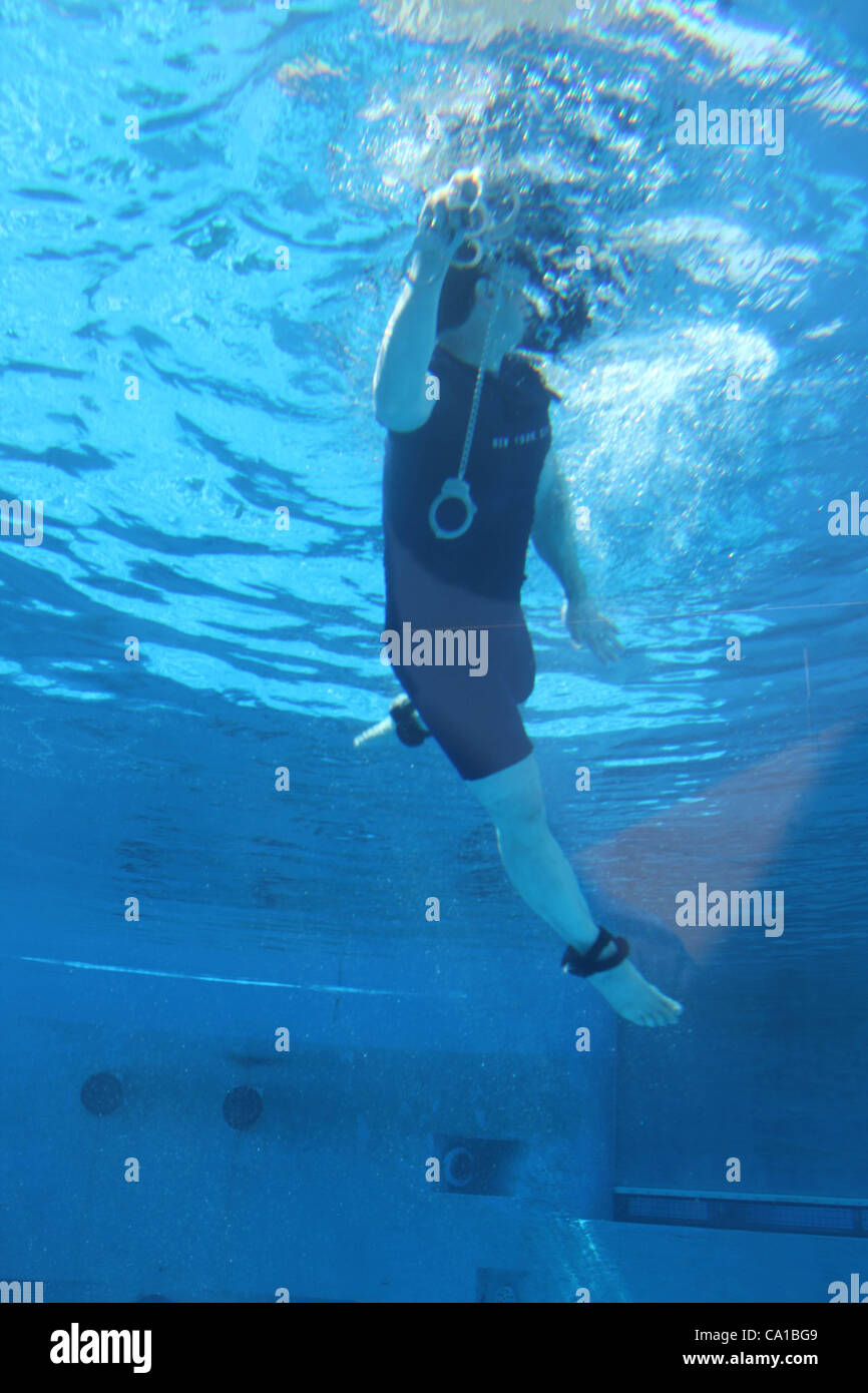 Escape artist water tank hi-res stock photography and images - Alamy