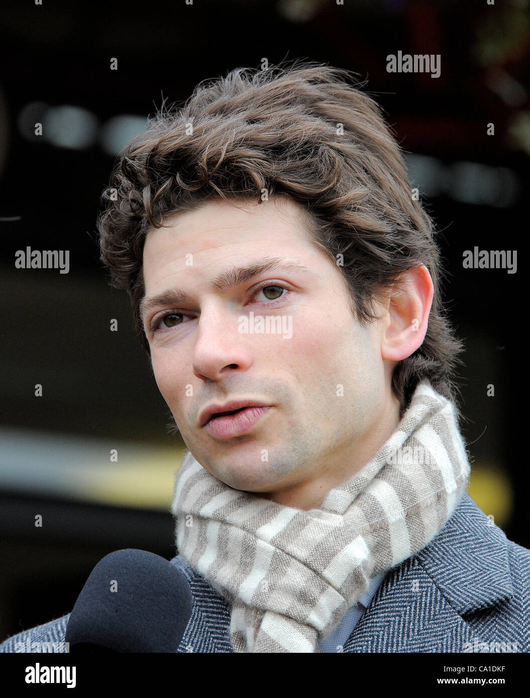 Jockey sam waley cohen hi-res stock photography and images - Alamy