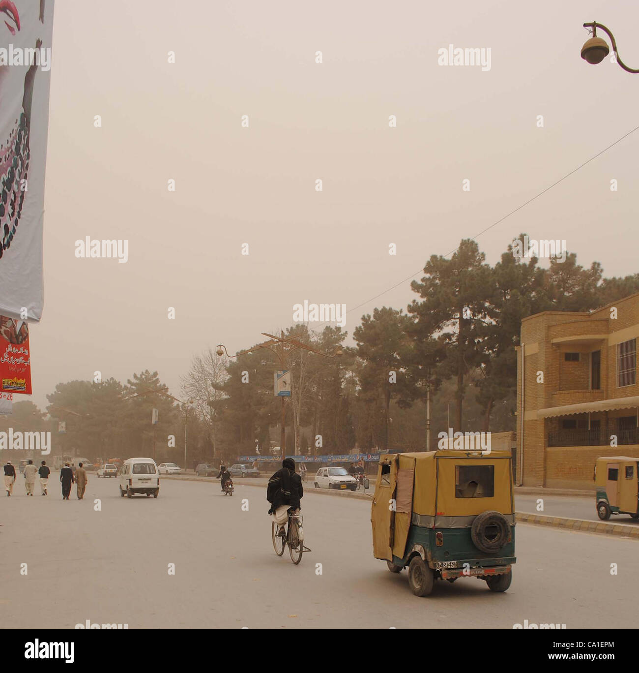 Dusty weather quetta commuters pass hi-res stock photography and images ...