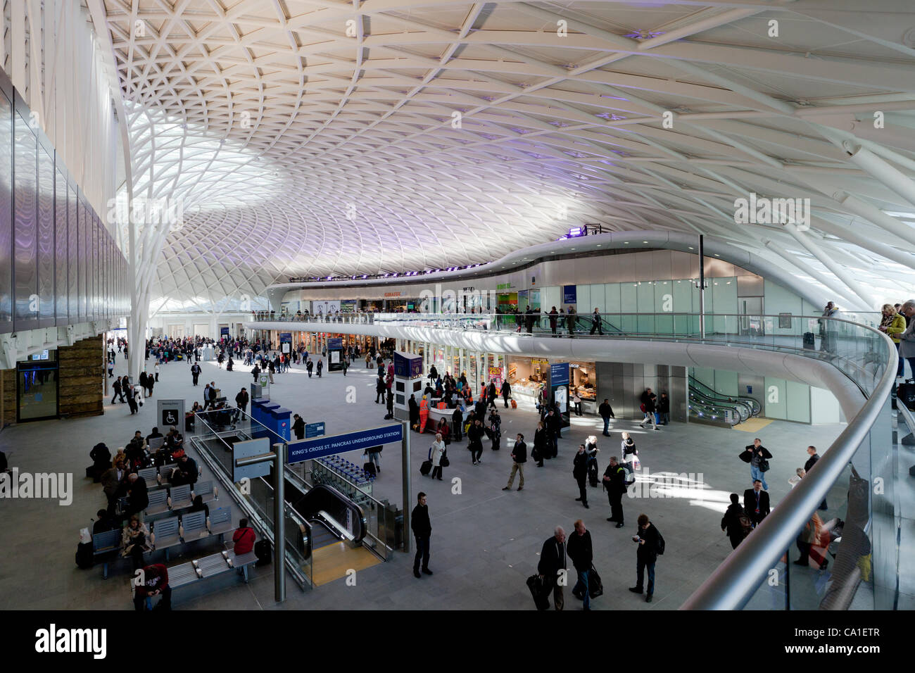 London kings cross station newly hi-res stock photography and images ...