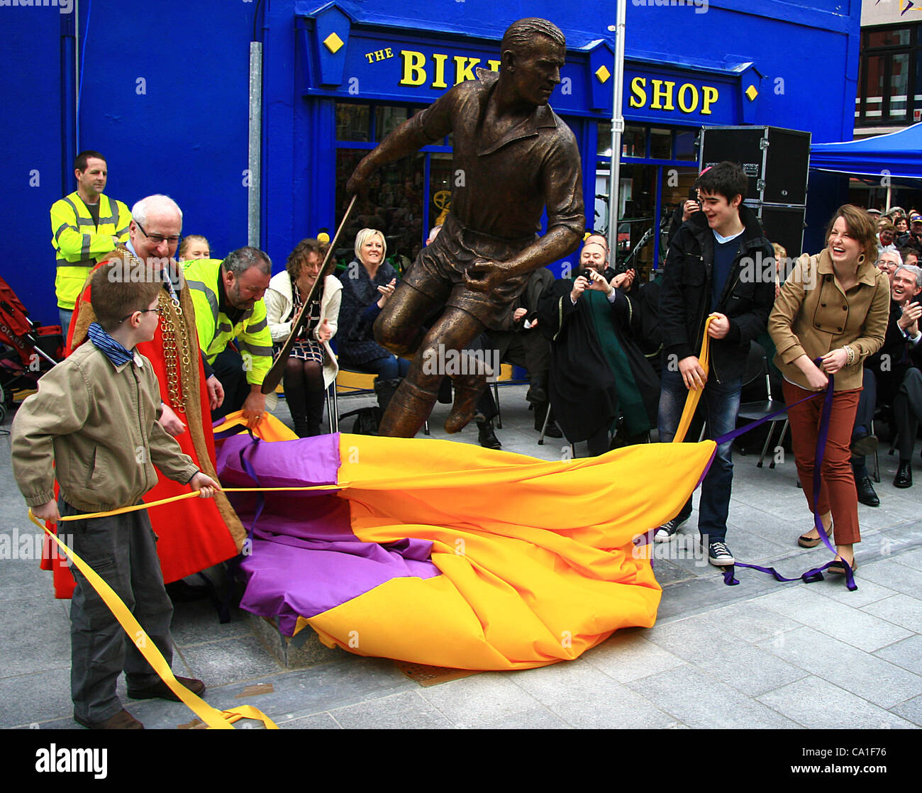 Nicky Rackard statue unveiled in Wexford Town Stock Photo - Alamy