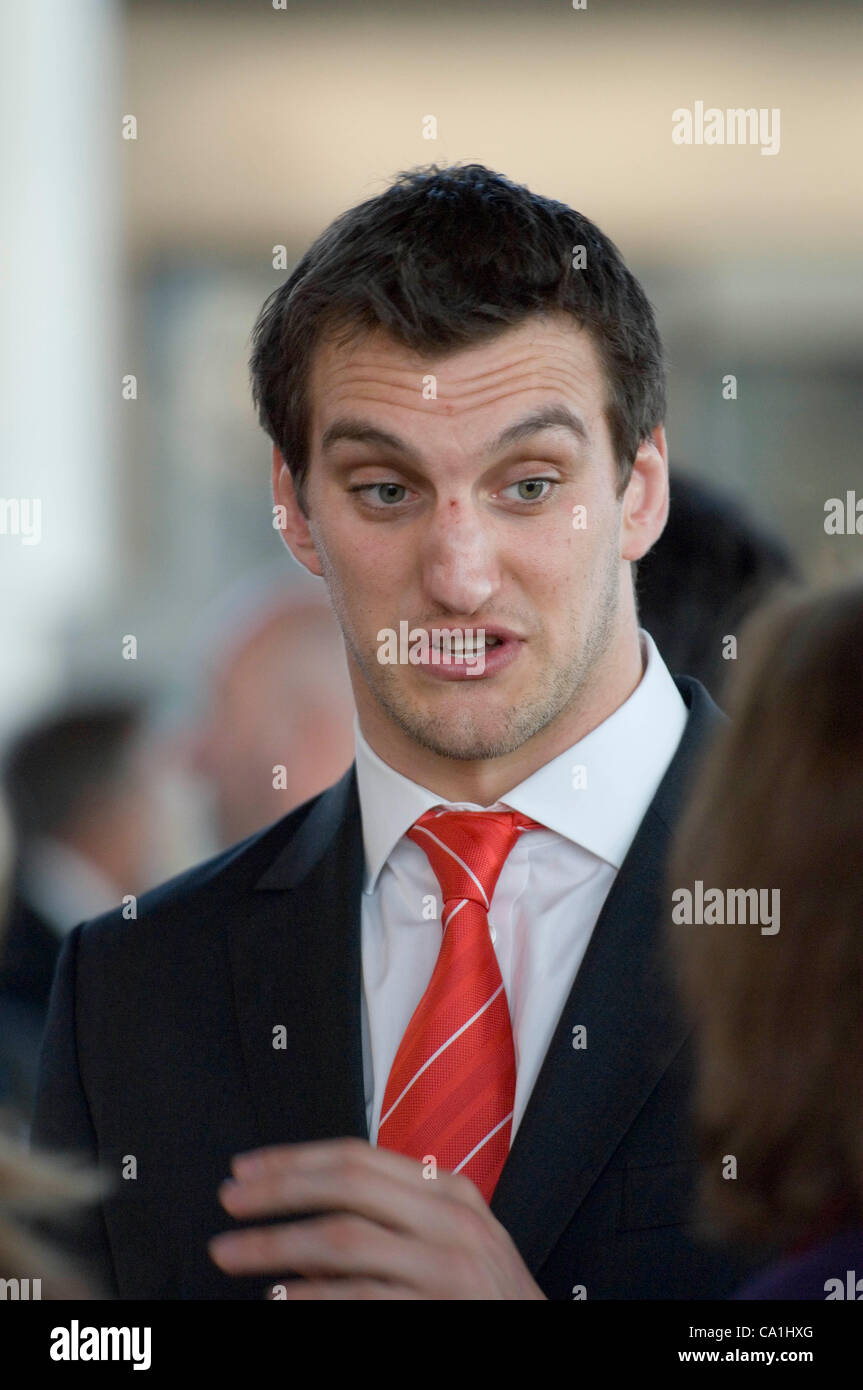 The Welsh rugby team celebrate winning the Grand Slam in the Six ...