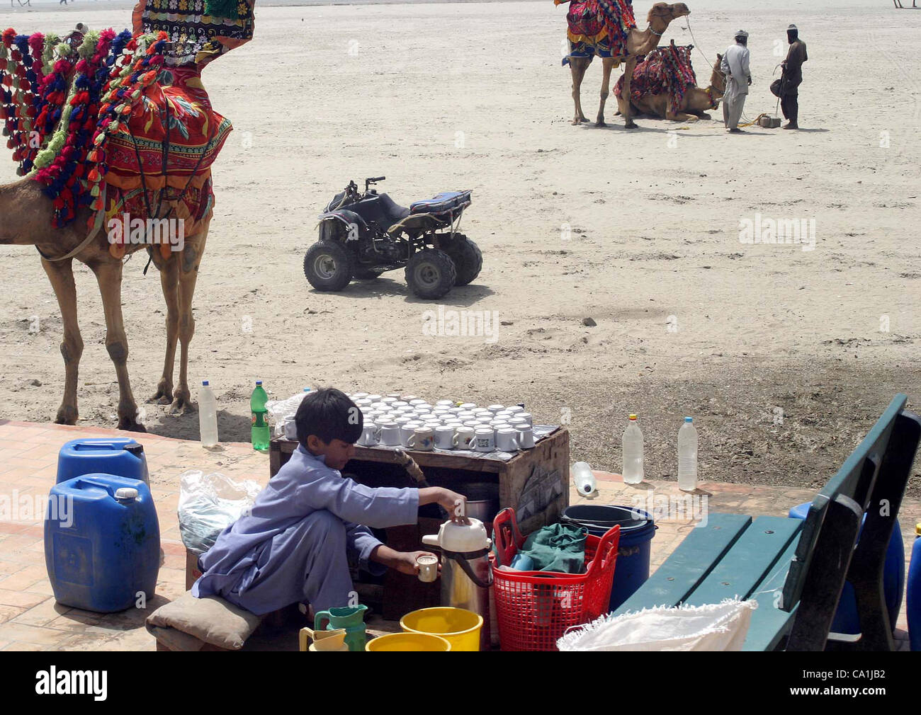 A child sells tea hi-res stock photography and images - Alamy