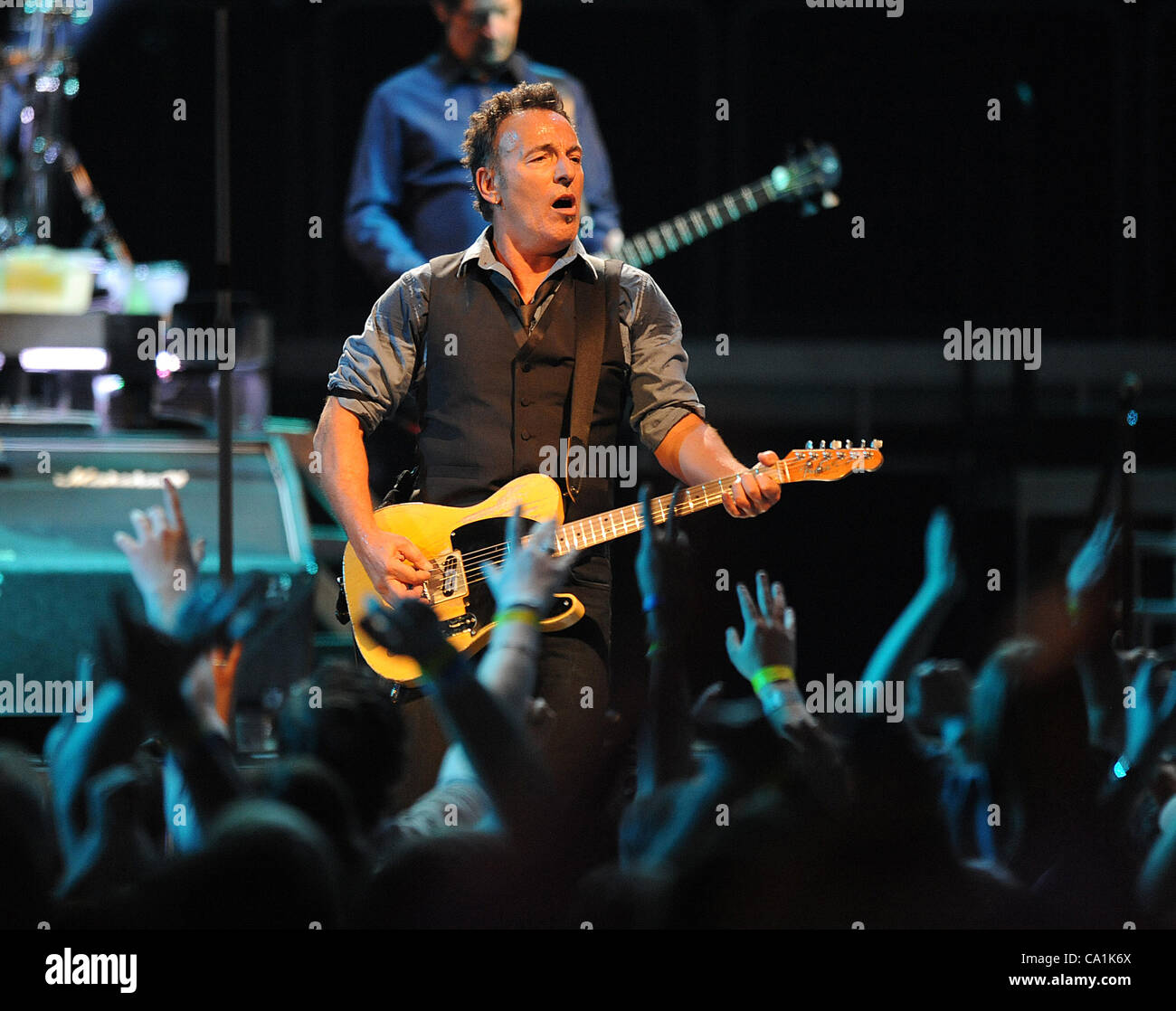 2012 wrecking ball tour hi-res stock photography and images - Alamy
