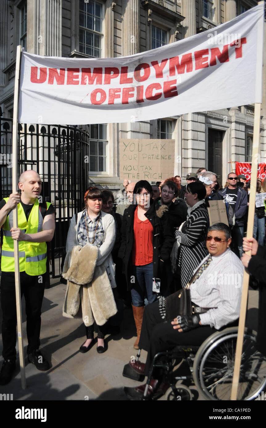 Dole queue uk hi-res stock photography and images - Alamy