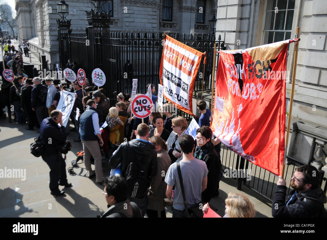 Dole queue uk hi-res stock photography and images - Alamy