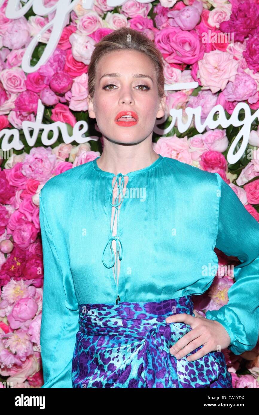 Piper Perabo at arrivals for Salvatore Ferragamo Signorina Fragrance ...