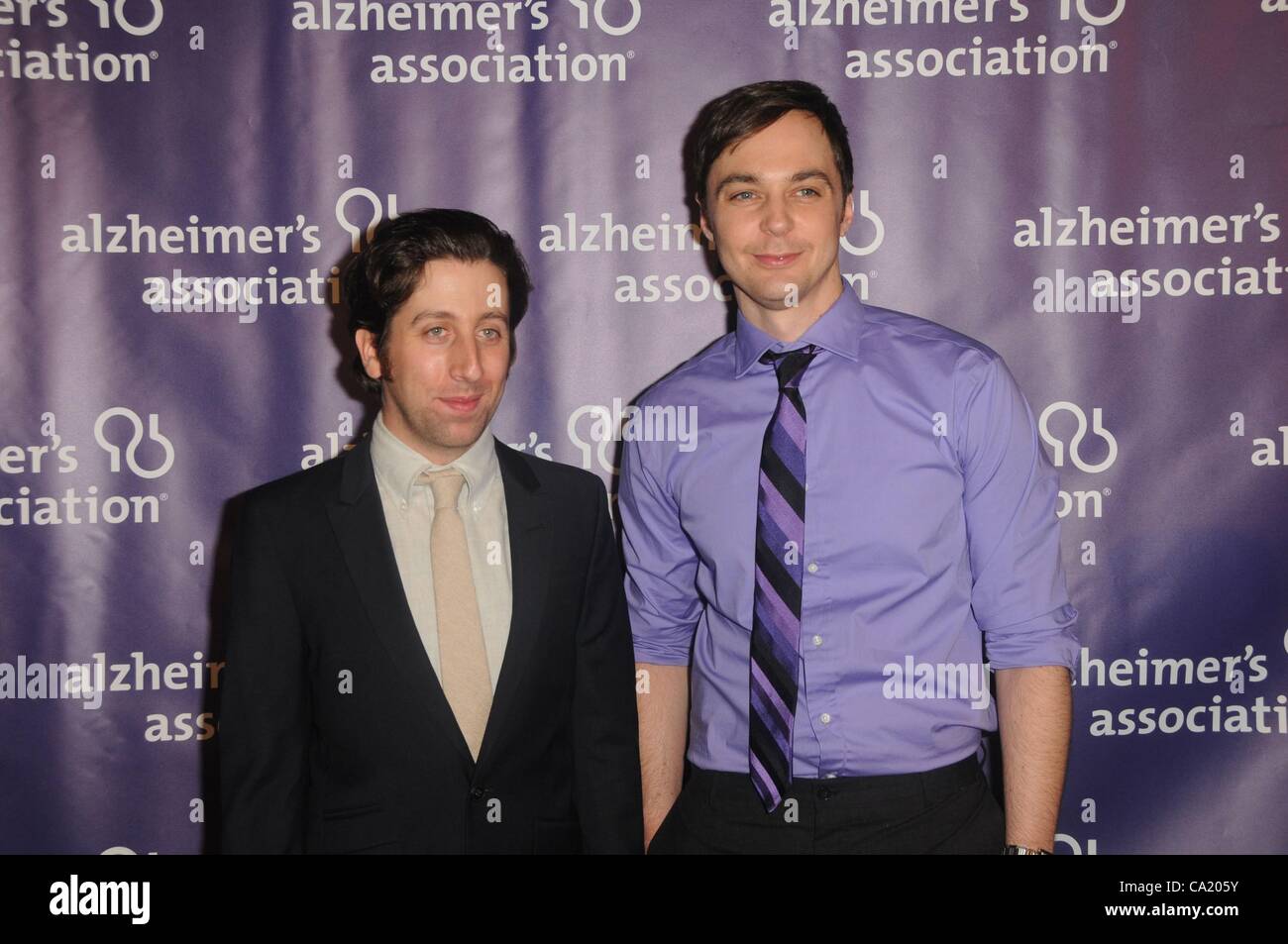 Simon Helberg Smoking