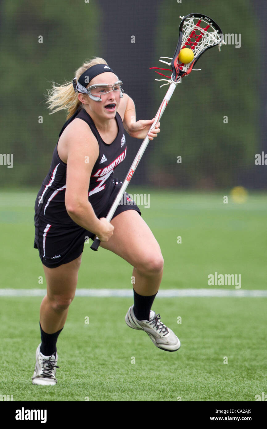 Louisville cardinals attack hillary bushway hi-res stock photography ...