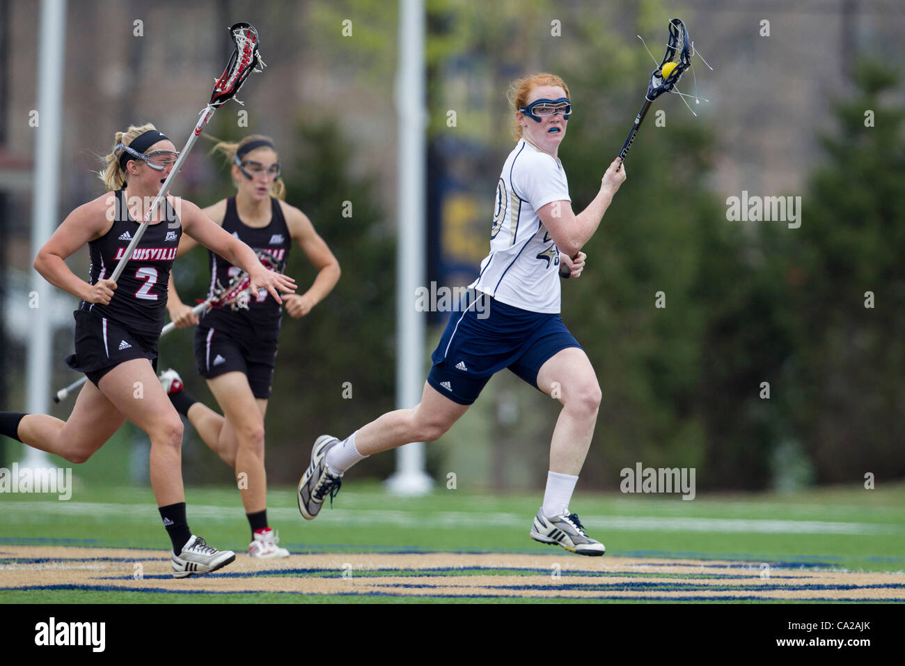 Notre Dame Fighting Irish defenseman BARBARA SULLIVAN (29) carries the ...