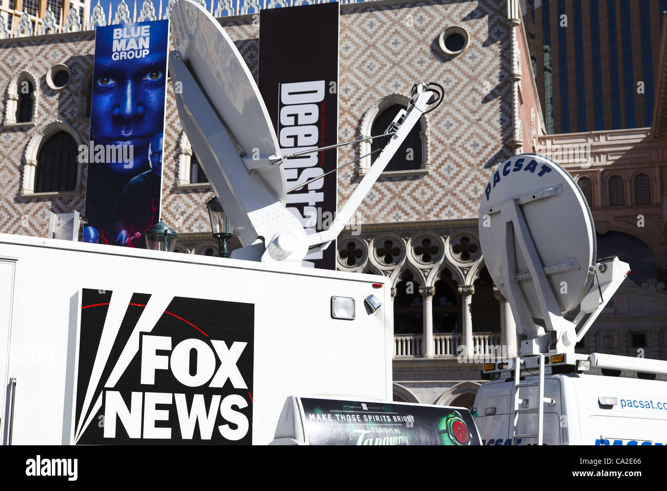 Fox news satellite truck hi-res stock photography and images - Alamy