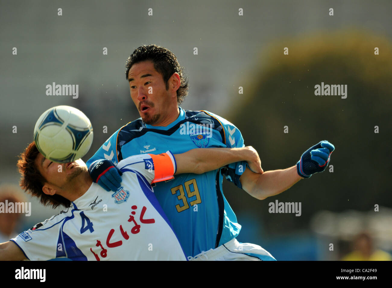 (L to R) Hideomi Yamamoto (Ventforet), Tetsuya Okubo (Yokohama FC), MARCH 25, 2012 - Football ...