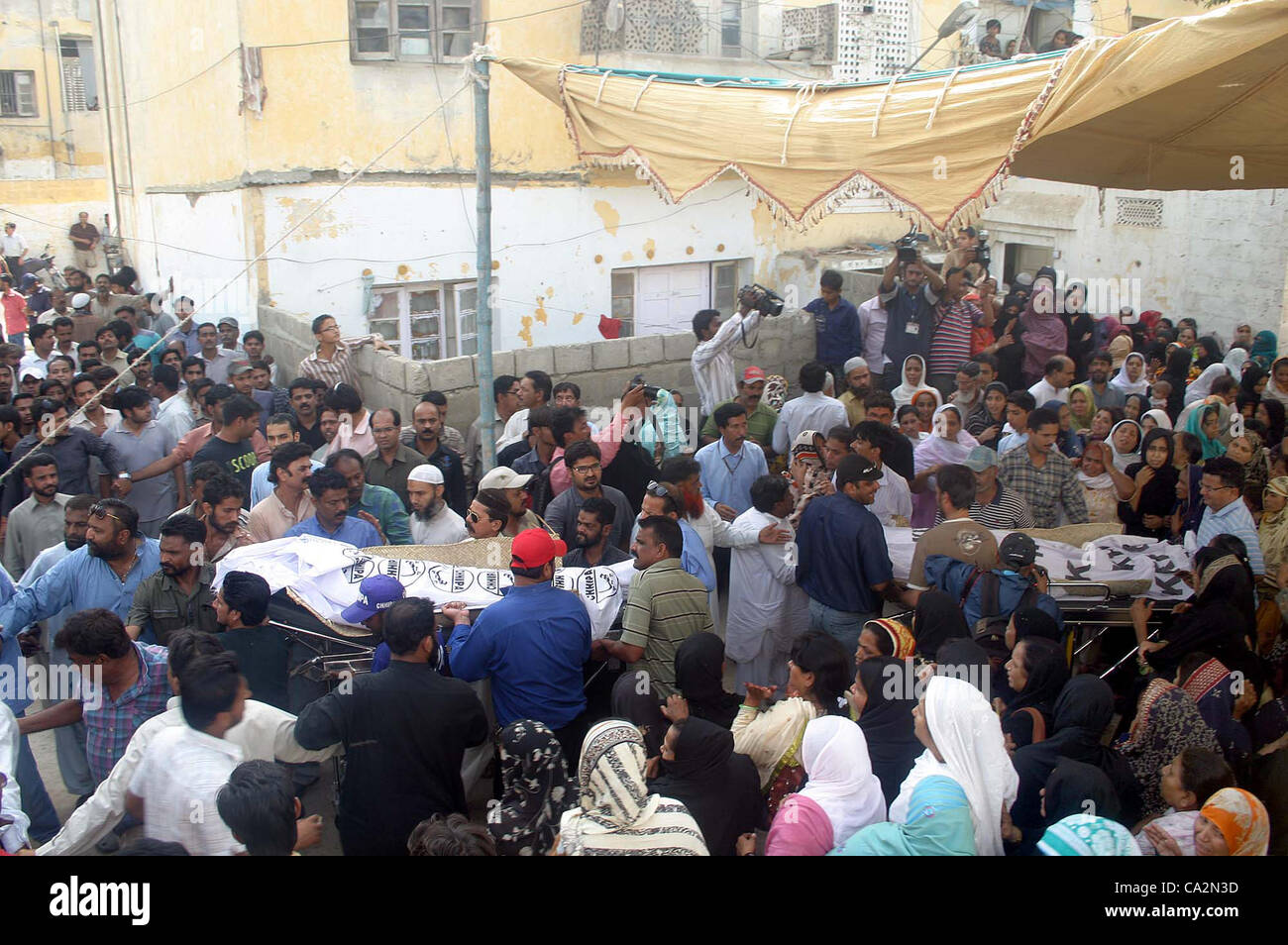 Pib colony karachi people gather hi-res stock photography and images ...