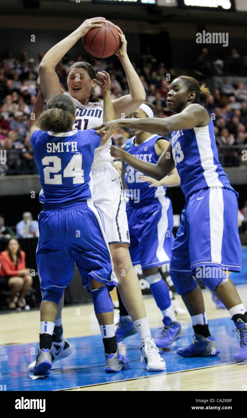 March 27, 2012 - Kingston, R.I, US - Kentucky's Amber Smith (24 ...