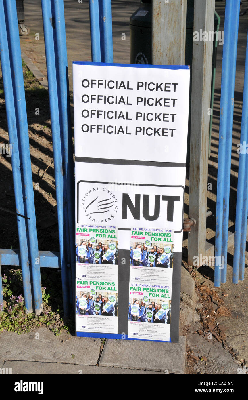 Official picket sign hi-res stock photography and images - Alamy