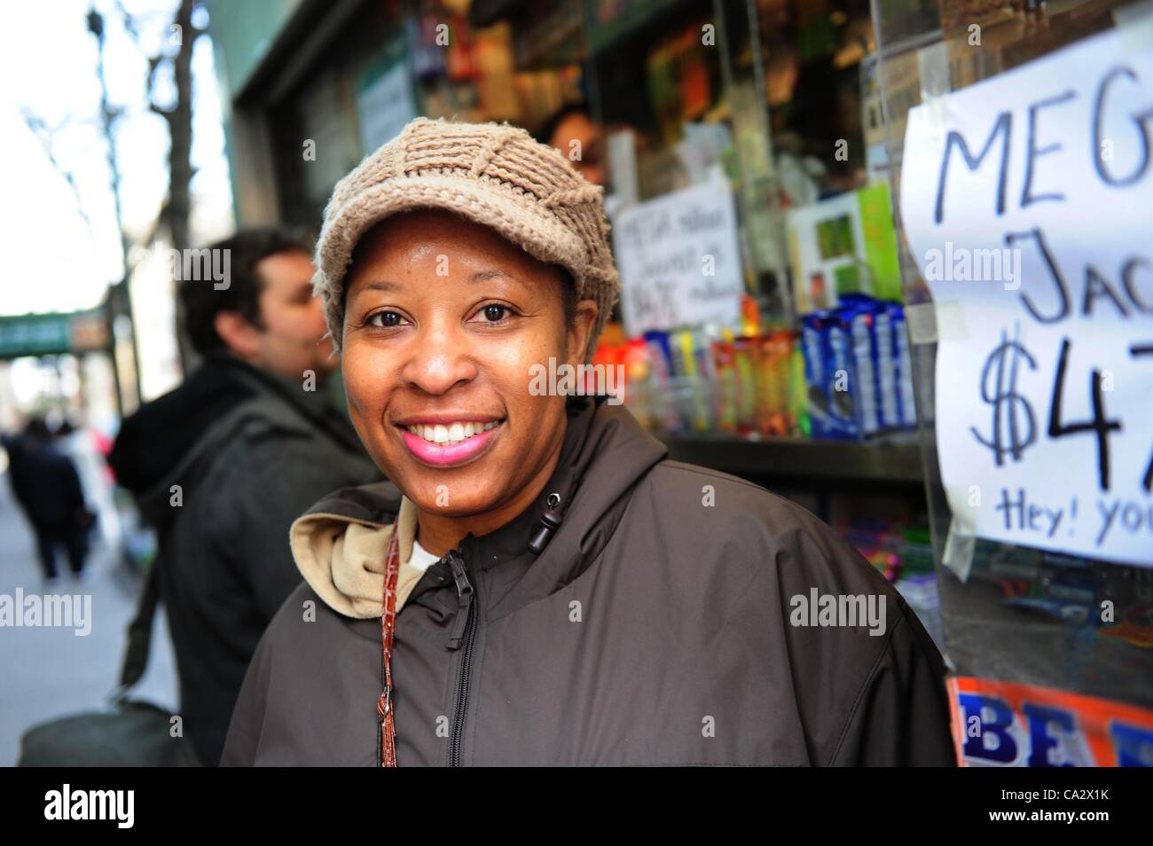 Corner newsstand hi-res stock photography and images - Alamy