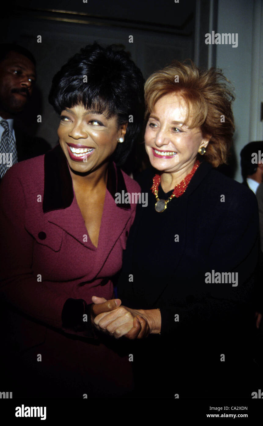 Nov. 11, 1994 - New York, New York, U.S. - L9881AR.OPRAH WINFREY ...