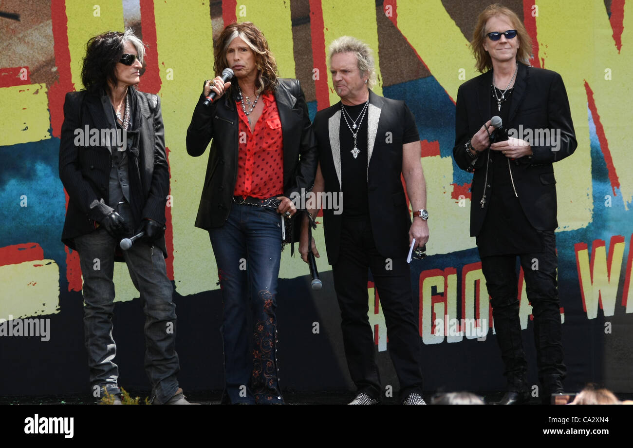 JOE PERRY & STEVEN TYLER & JOEY KRAMER & TOM HAMILTON AKA AEROSMOTH ...