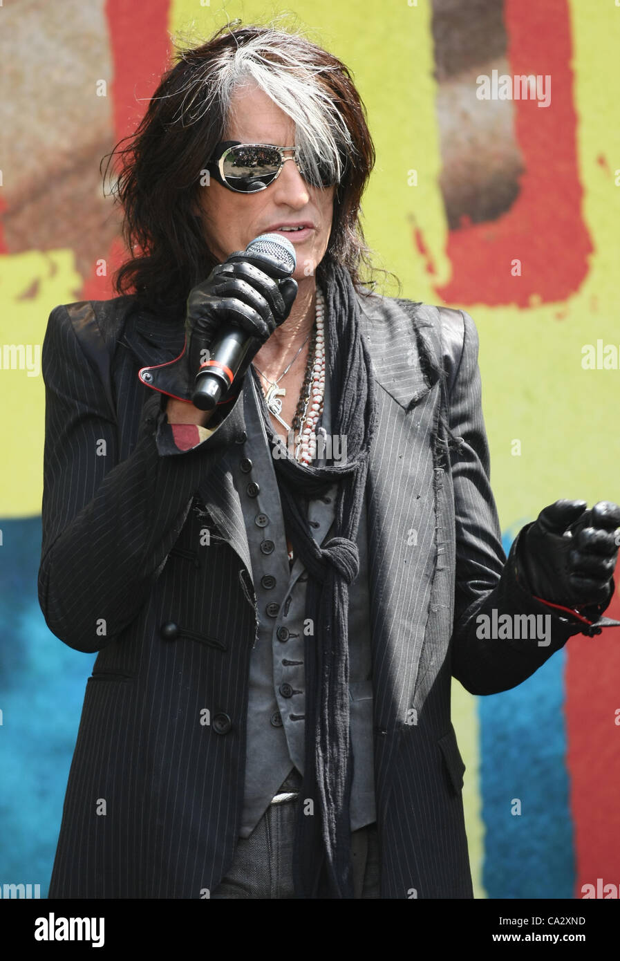 Joe perry aerosmith hi-res stock photography and images - Alamy
