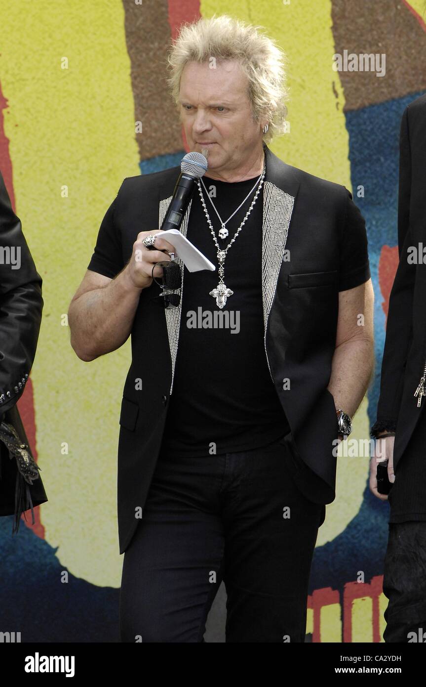 Joey kramer hi-res stock photography and images - Alamy