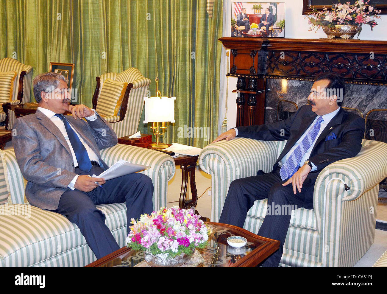 Prime Minister, Syed Yousuf Raza Gilani talks with Federal Minister for ...