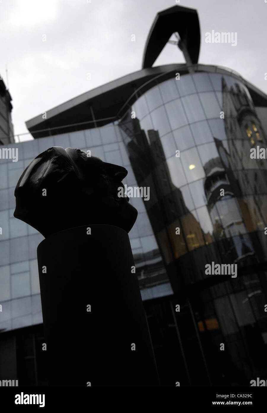 The bust of French poet Guillaume Apollinaire (1880-1918) stands next ...