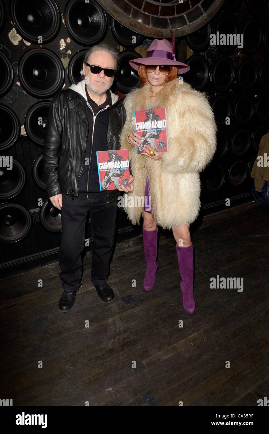 Tommy ramone linda ramone commando hi-res stock photography and images ...